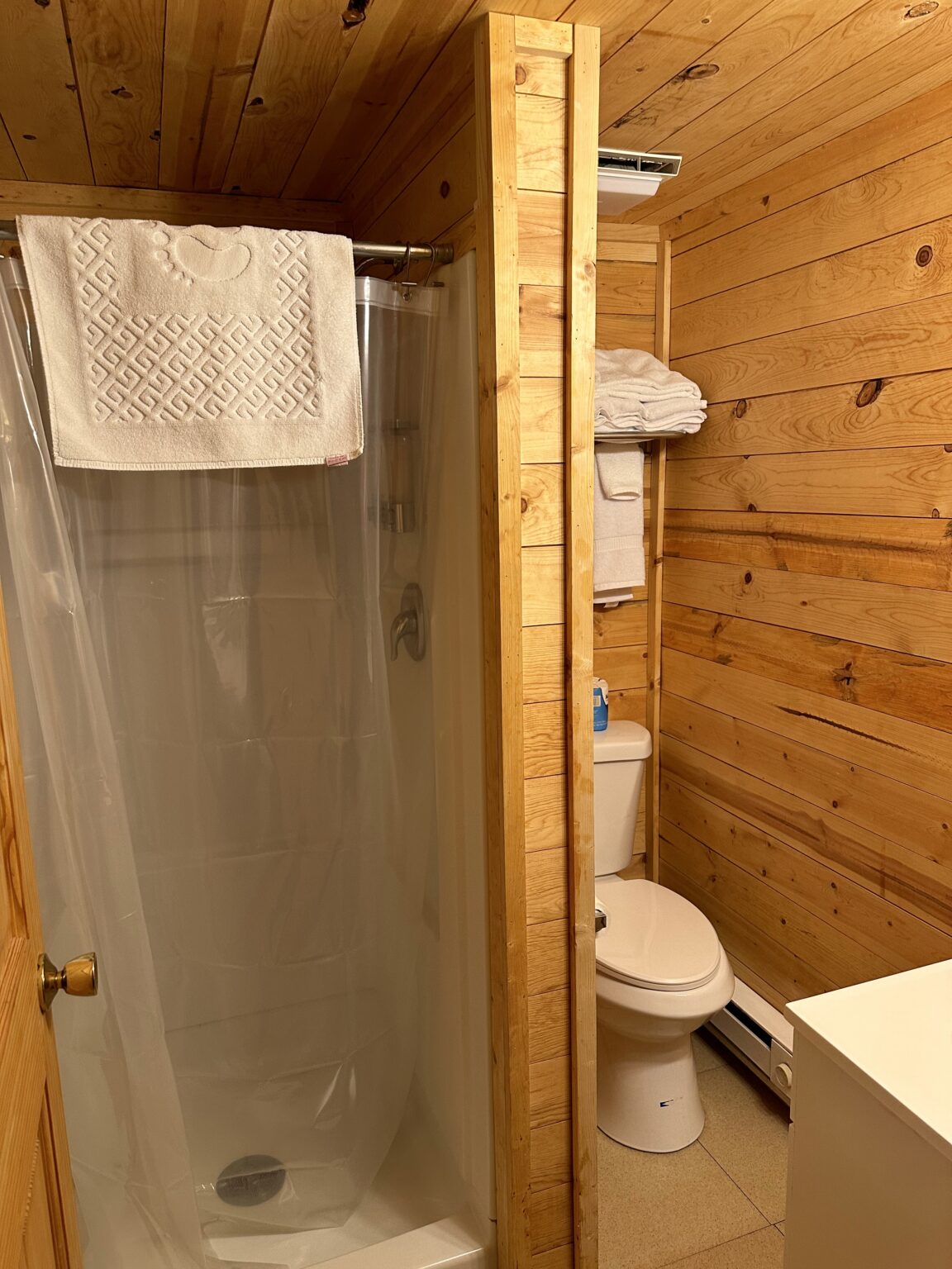 Deluxe Family Room - 2 - 7r Ranch